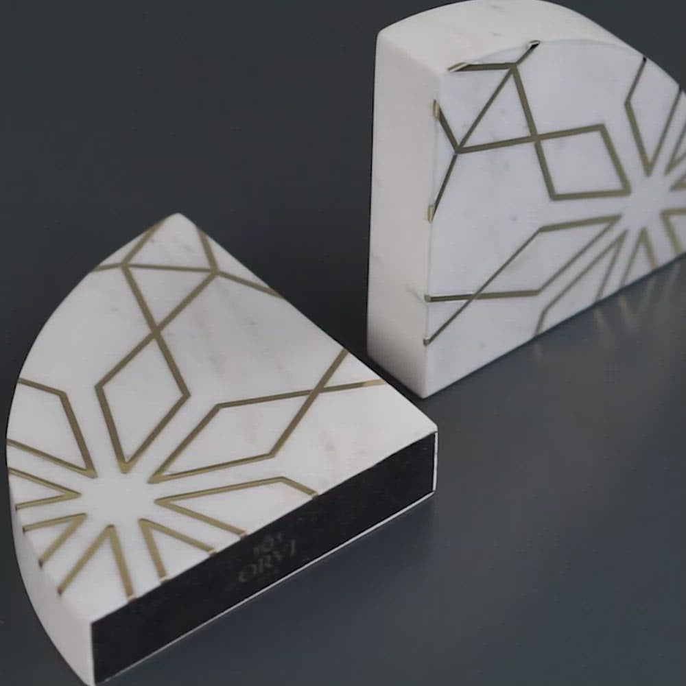 White Marble Geometria Bookends with Brass Inlay – ORVI